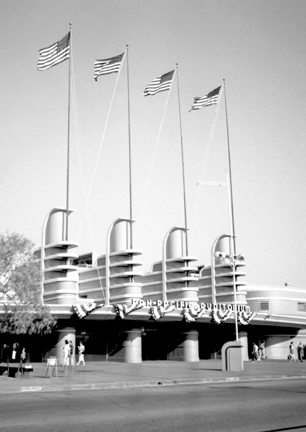 Streamline Moderne: The Golden Age of American Industrial Design (1930 ...